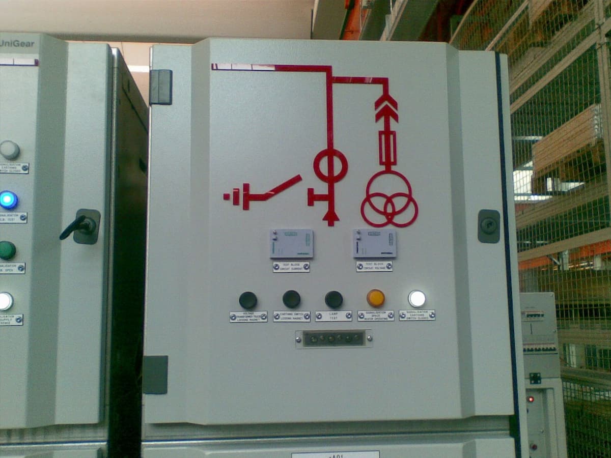 Metal Clad MV Switchgears - Costruzioni Elettrotecniche CEAR s.r.l.