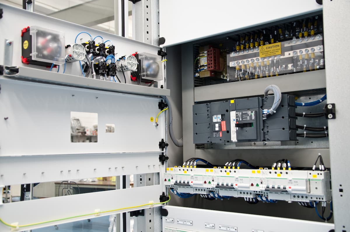LV Distribution Switchboards - Costruzioni Elettrotecniche CEAR s.r.l.