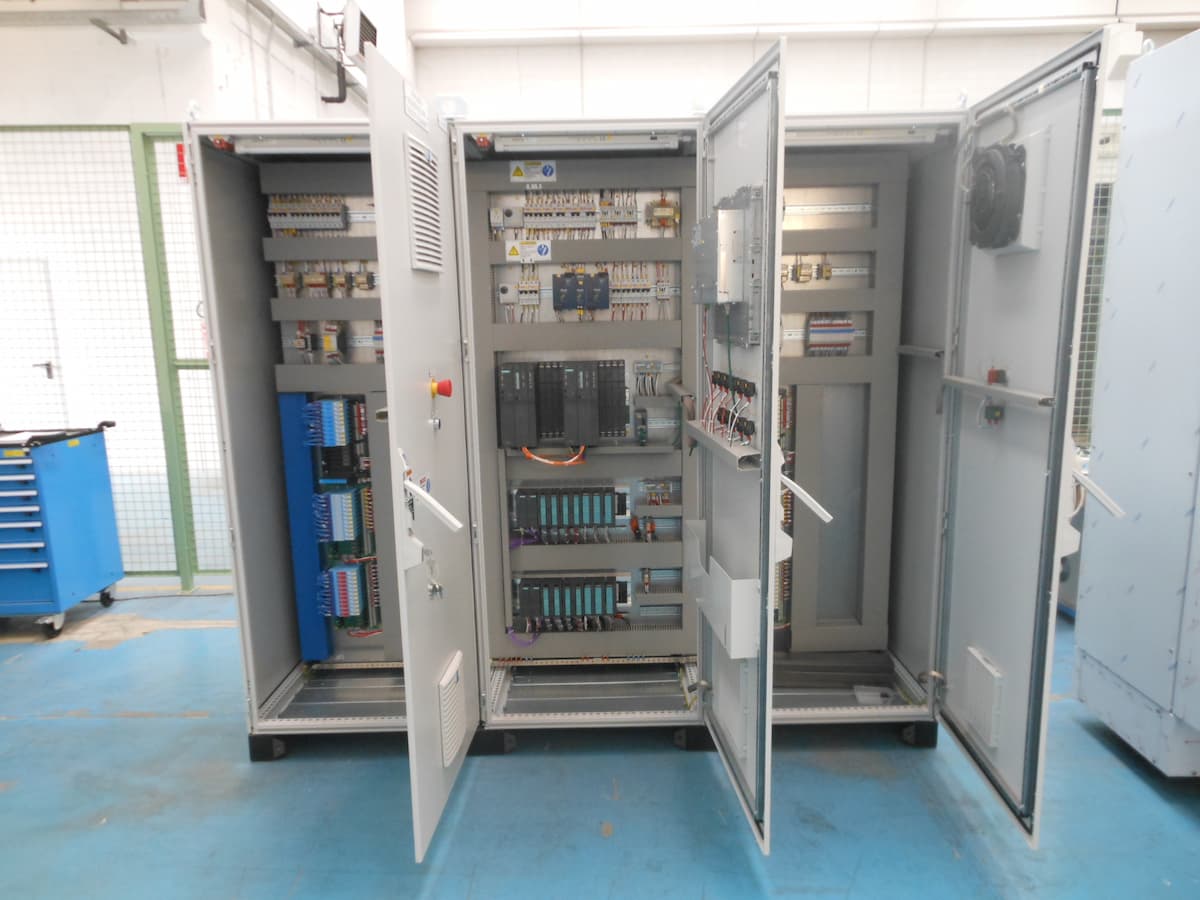 Tableaux électriques de commande, controle et PLC - Costruzioni ...